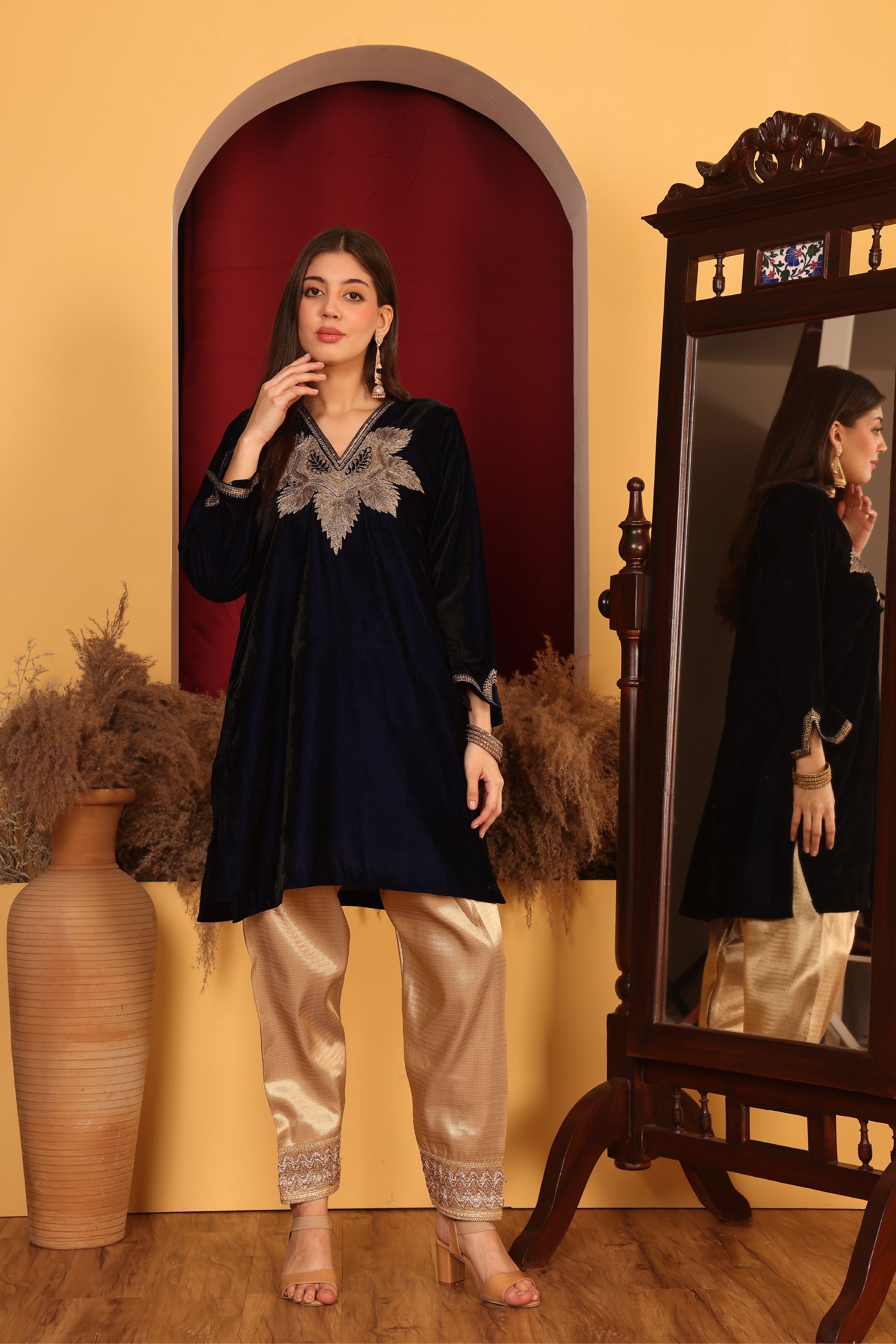 Kashmiri-Inspired Velvet Kurta Set – NAZAR